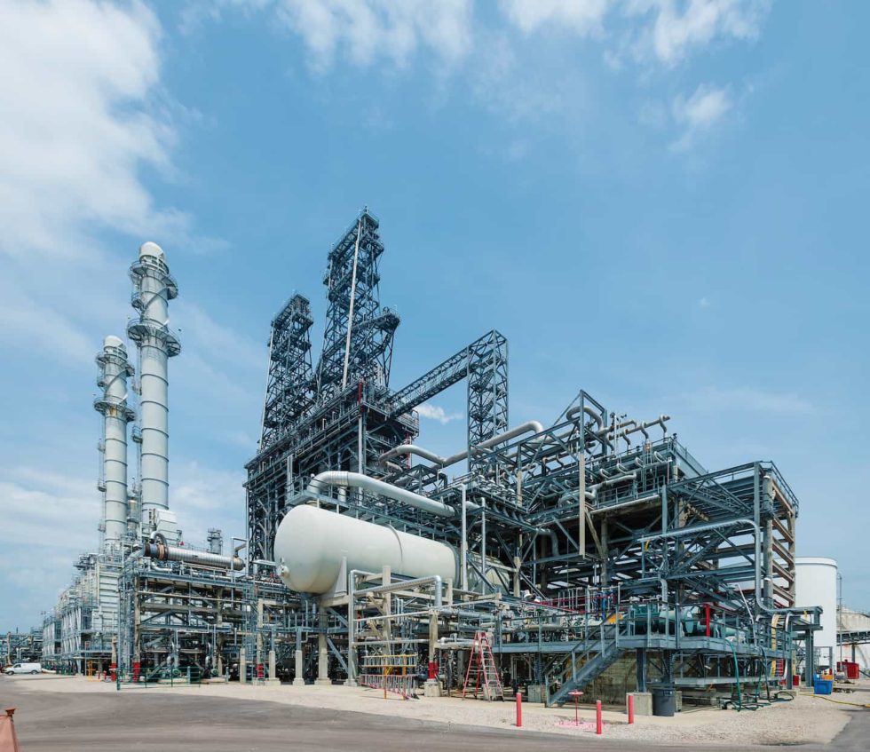 ♻️ An oil giant changes - now building the world's largest refinery for ...
